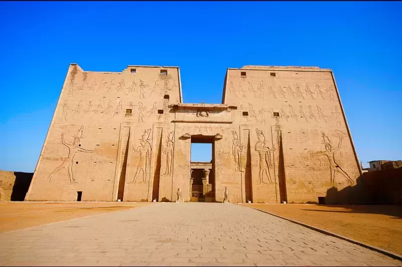 Tempio di Edfu: Guida Completa al Tempio di Horus nell’Alto Egitto